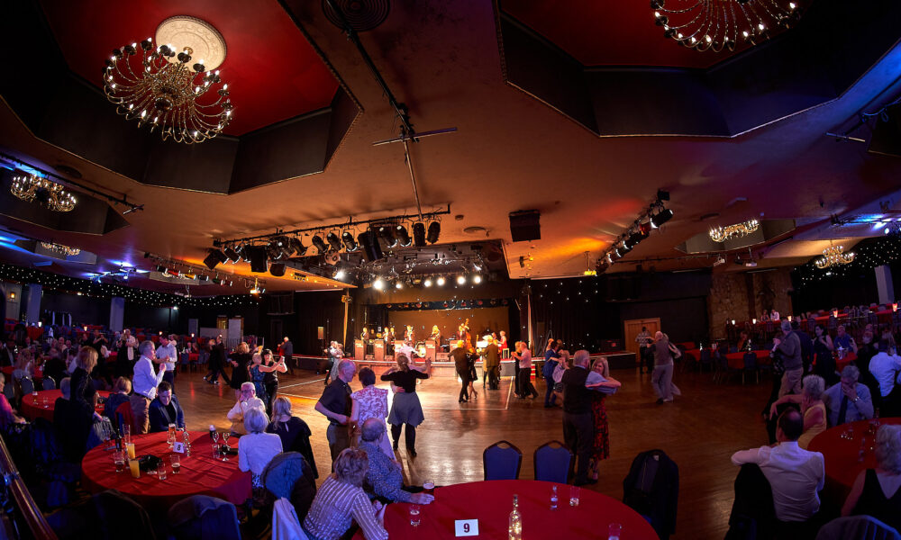 Tea Dance Band. Ballroom & Latin American Dance Band: Simply Swing